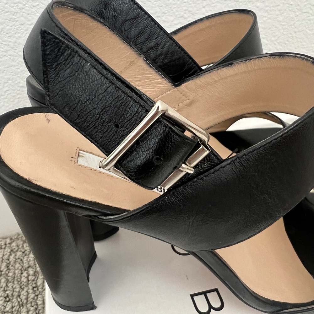 Manolo Blahnik Black Leather Sandals Size 36 - Gem